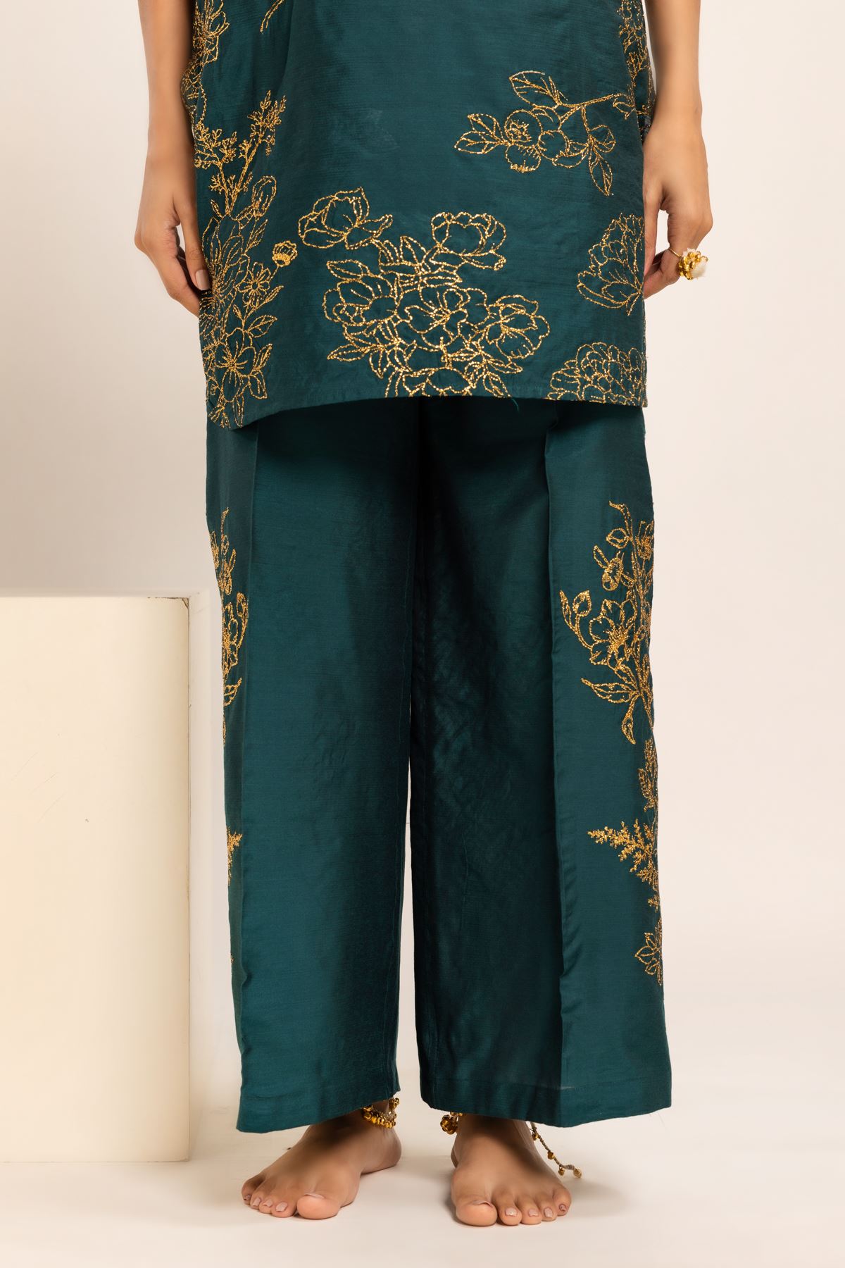 Buy Pants | Embroidered | 22.00 USD | 1001776243 | Khaadi United States
