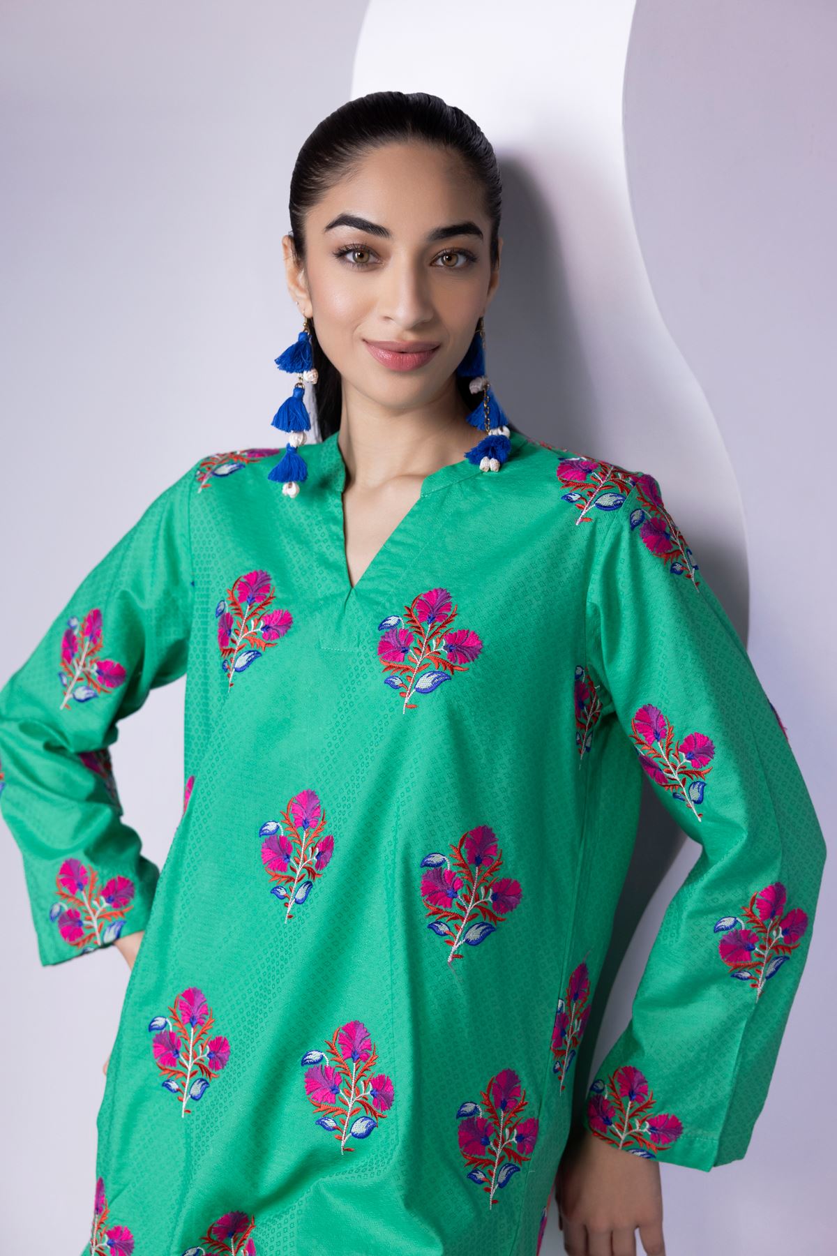 Buy Kurta | 40.00 USD | 25-01E15-02TA-VG_MULTI | Khaadi United States