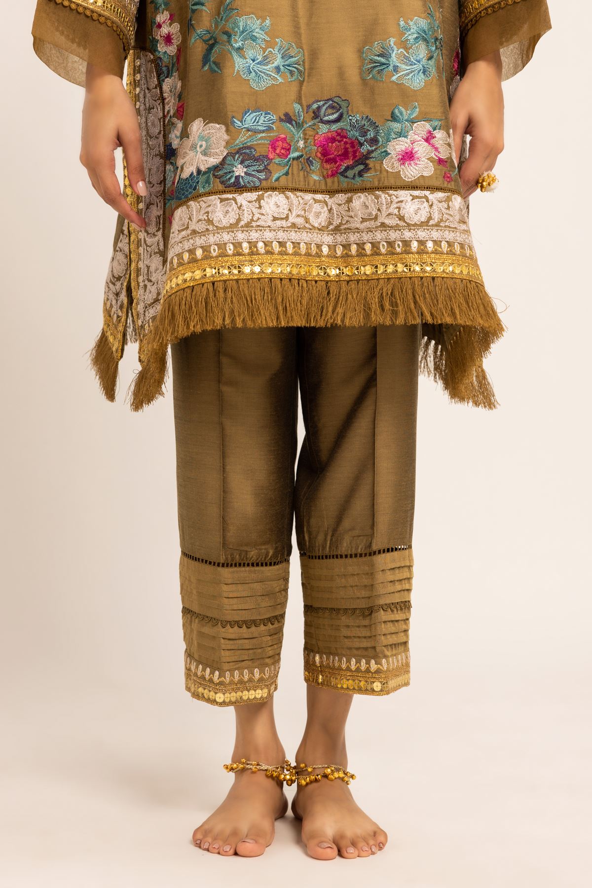 Buy Pants | Embroidered | 18.00 USD | 1001776322 | Khaadi United States